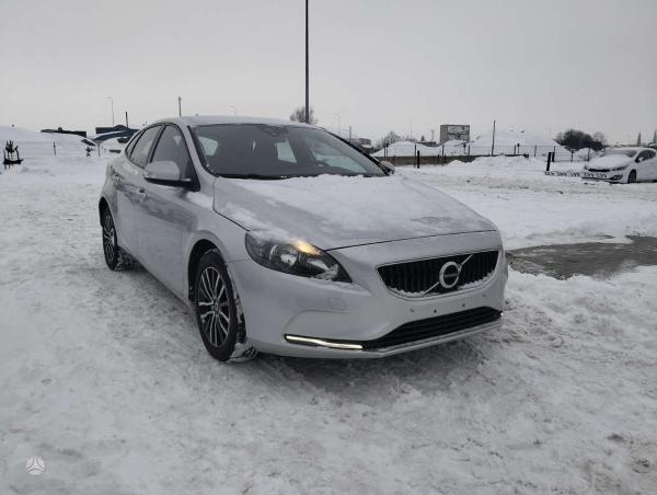 Grey Volvo V40 2018 in Taurage, with an engine capacity of 2.00 L and mileage of 180 thousand km for 6500 €, photo 2 on AUTOMOTO.COM.LV