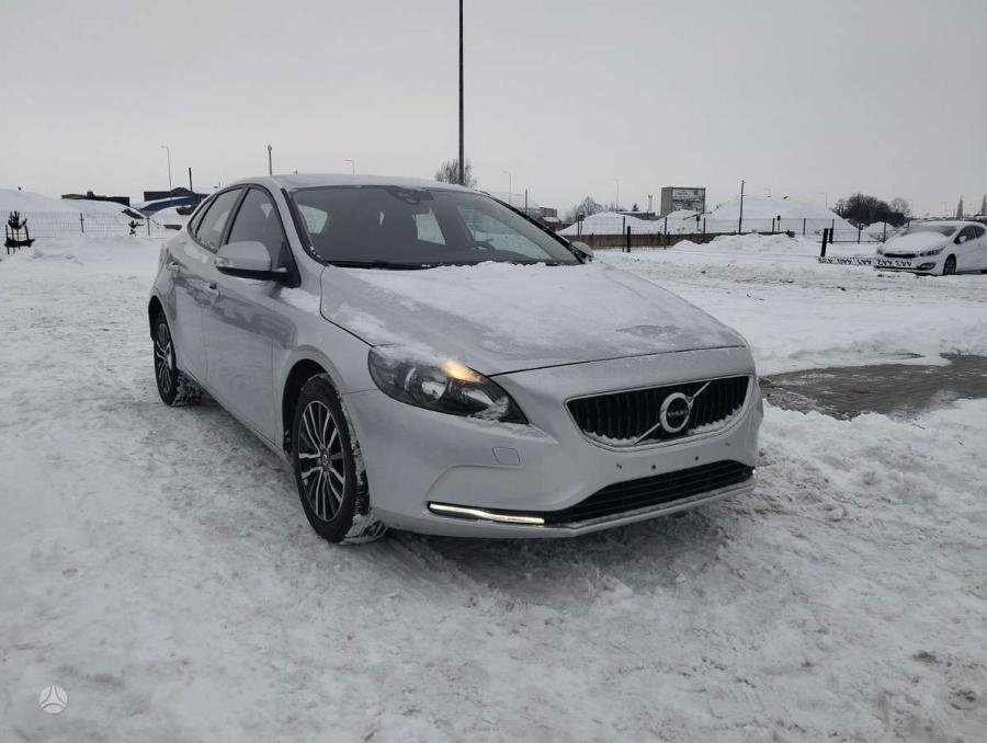 Pelēks Volvo V40 2018 Tauragė, ar dzinēja tilpumu 2.00 L un nobraukumu 180 tūkst. km par 6500 €, foto 2 vietnē AUTOMOTO.COM.LV