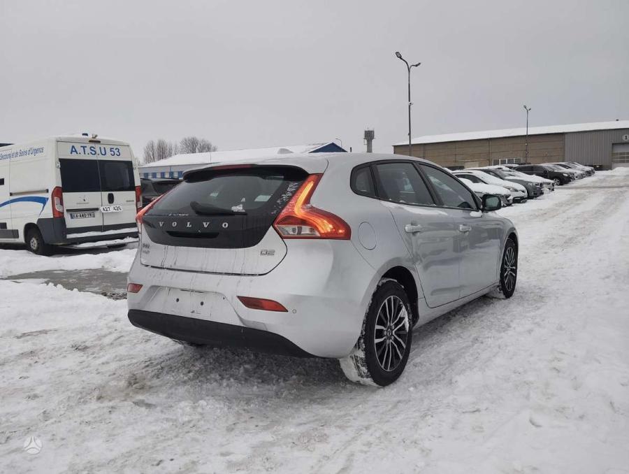 Pelēks Volvo V40 2018 Tauragė, ar dzinēja tilpumu 2.00 L un nobraukumu 180 tūkst. km par 6500 €, foto 3 vietnē AUTOMOTO.COM.LV