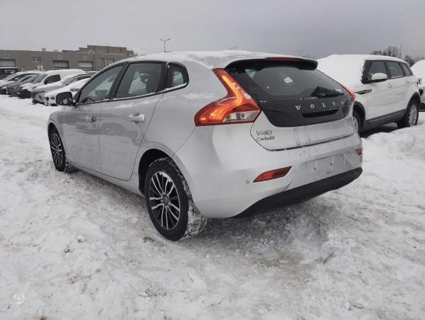 Grey Volvo V40 2018 in Taurage, with an engine capacity of 2.00 L and mileage of 180 thousand km for 6500 €, photo 4 on AUTOMOTO.COM.LV