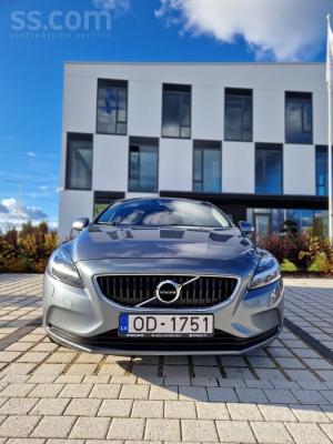 Pelēks Volvo V40 2018 Rīga, ar dzinēja tilpumu 2.00 L un nobraukumu 148 tūkst. km par 10750 €, foto  vietnē AUTOMOTO.COM.LV