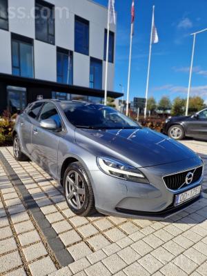Pelēks Volvo V40 2018 Rīga, ar dzinēja tilpumu 2.00 L un nobraukumu 148 tūkst. km par 10750 €, foto 3 vietnē AUTOMOTO.COM.LV