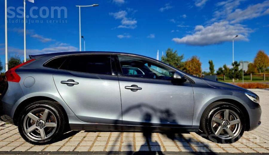 Pelēks Volvo V40 2018 Rīga, ar dzinēja tilpumu 2.00 L un nobraukumu 148 tūkst. km par 10750 €, foto 6 vietnē AUTOMOTO.COM.LV