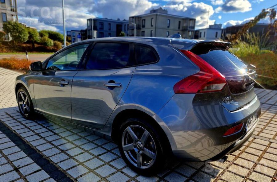 Pelēks Volvo V40 2018 Rīga, ar dzinēja tilpumu 2.00 L un nobraukumu 148 tūkst. km par 10750 €, foto 8 vietnē AUTOMOTO.COM.LV