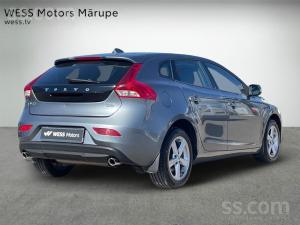 Grey Volvo V40 2018 in Riga, with an engine capacity of 2.00 L and mileage of 146 thousand km for 11490 €, photo 3 on AUTOMOTO.COM.LV