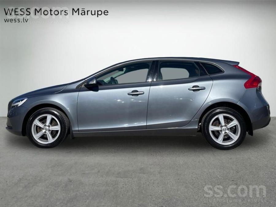 Grey Volvo V40 2018 in Riga, with an engine capacity of 2.00 L and mileage of 146 thousand km for 11490 €, photo 4 on AUTOMOTO.COM.LV