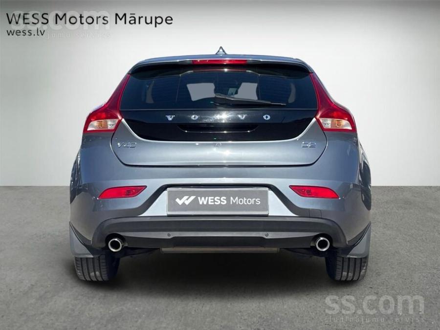 Grey Volvo V40 2018 in Riga, with an engine capacity of 2.00 L and mileage of 146 thousand km for 11490 €, photo 5 on AUTOMOTO.COM.LV