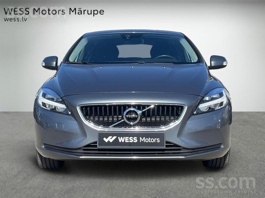 Grey Volvo V40 2018 in Riga, with an engine capacity of 2.00 L and mileage of 146 thousand km for 11490 €, photo 6 on AUTOMOTO.COM.LV