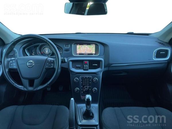 Pelēks Volvo V40 2018 Rīga, ar dzinēja tilpumu 2.00 L un nobraukumu 146 tūkst. km par 11490 €, foto 8 vietnē AUTOMOTO.COM.LV