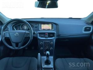 Grey Volvo V40 2018 in Riga, with an engine capacity of 2.00 L and mileage of 146 thousand km for 11490 €, photo 9 on AUTOMOTO.COM.LV