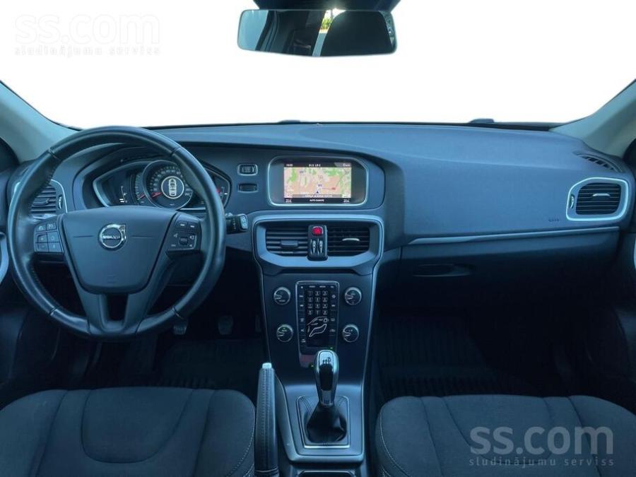 Grey Volvo V40 2018 in Riga, with an engine capacity of 2.00 L and mileage of 146 thousand km for 11490 €, photo 9 on AUTOMOTO.COM.LV