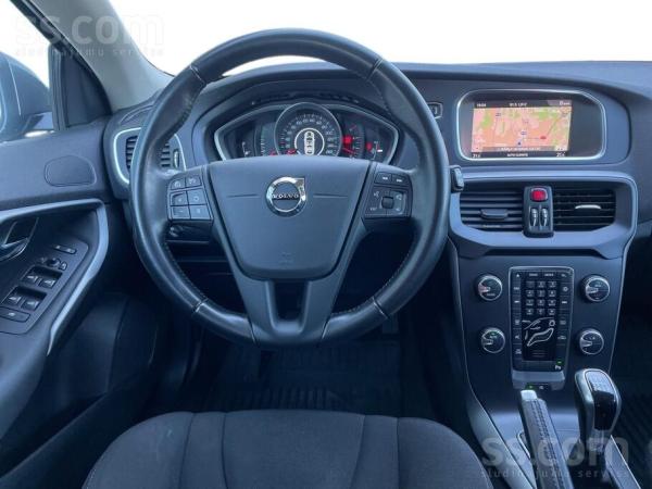Pelēks Volvo V40 2018 Rīga, ar dzinēja tilpumu 2.00 L un nobraukumu 146 tūkst. km par 11490 €, foto 9 vietnē AUTOMOTO.COM.LV