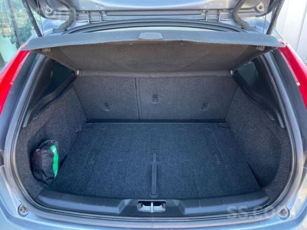 Pelēks Volvo V40 2018 Rīga, ar dzinēja tilpumu 2.00 L un nobraukumu 146 tūkst. km par 11490 €, foto 10 vietnē AUTOMOTO.COM.LV