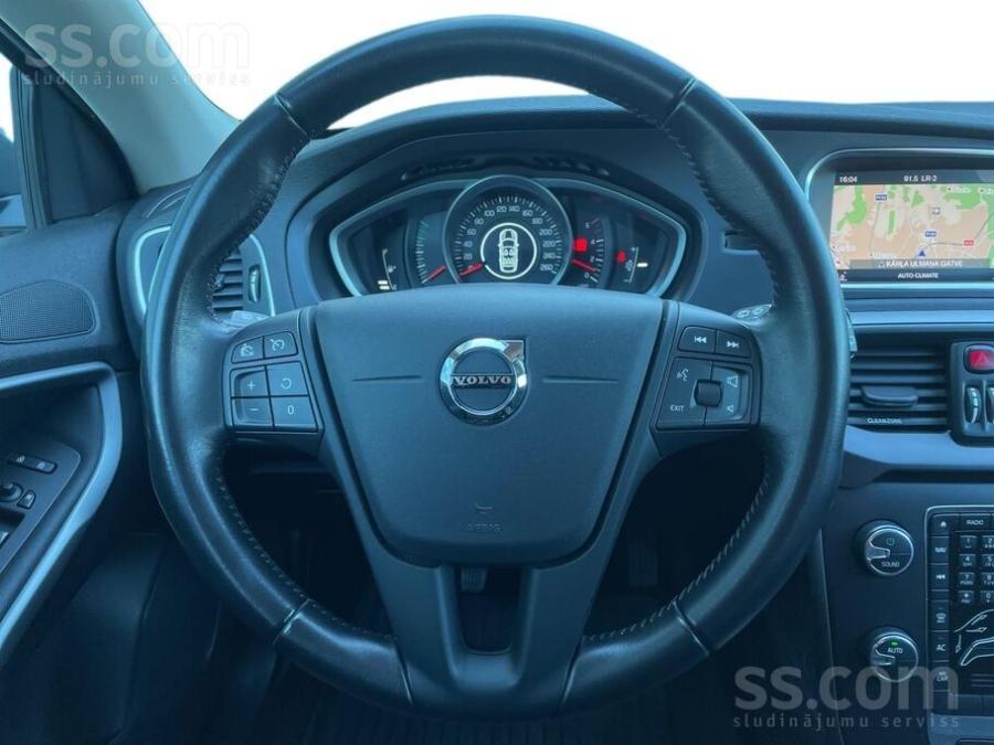 Grey Volvo V40 2018 in Riga, with an engine capacity of 2.00 L and mileage of 146 thousand km for 11490 €, photo 13 on AUTOMOTO.COM.LV