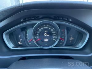 Grey Volvo V40 2018 in Riga, with an engine capacity of 2.00 L and mileage of 146 thousand km for 11490 €, photo 14 on AUTOMOTO.COM.LV