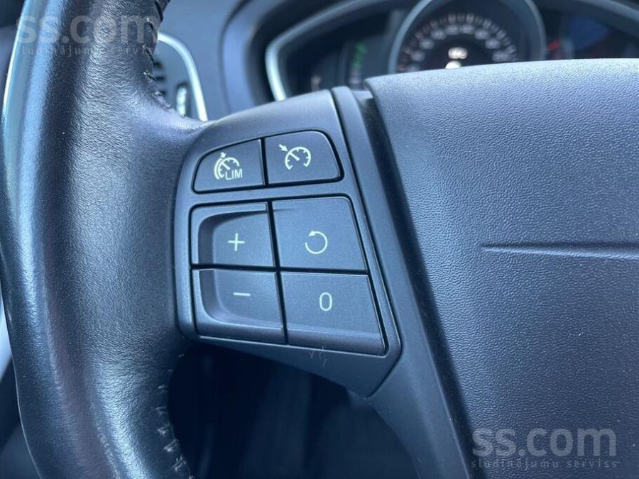Grey Volvo V40 2018 in Riga, with an engine capacity of 2.00 L and mileage of 146 thousand km for 11490 €, photo 22 on AUTOMOTO.COM.LV