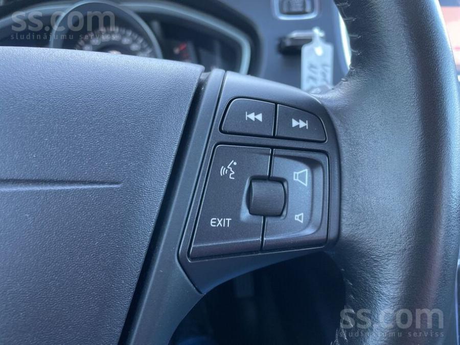 Grey Volvo V40 2018 in Riga, with an engine capacity of 2.00 L and mileage of 146 thousand km for 11490 €, photo 23 on AUTOMOTO.COM.LV