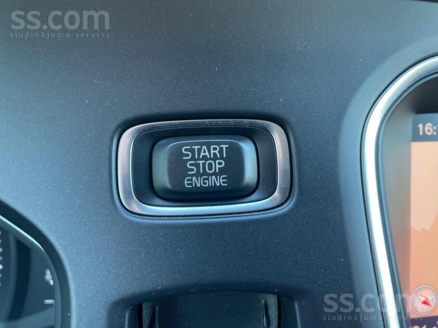Grey Volvo V40 2018 in Riga, with an engine capacity of 2.00 L and mileage of 146 thousand km for 11490 €, photo 28 on AUTOMOTO.COM.LV