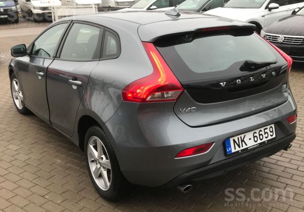 Pelēks Volvo V40 2018 Valmiera, ar dzinēja tilpumu 2.00 L un nobraukumu 145 tūkst. km par 12500 €, foto 2 vietnē AUTOMOTO.COM.LV