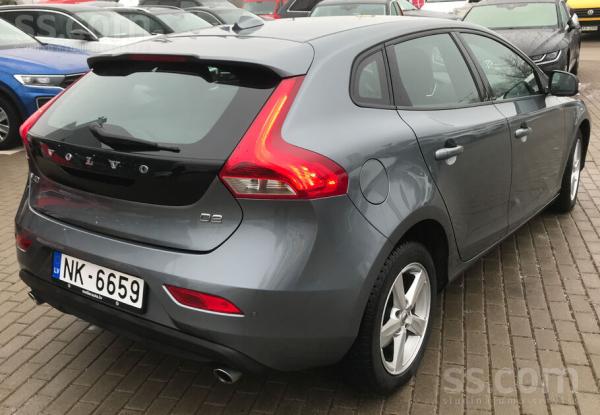 Pelēks Volvo V40 2018 Valmiera, ar dzinēja tilpumu 2.00 L un nobraukumu 145 tūkst. km par 12500 €, foto 3 vietnē AUTOMOTO.COM.LV