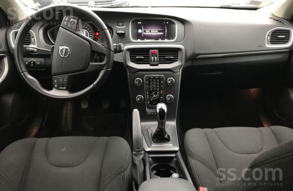 Pelēks Volvo V40 2018 Valmiera, ar dzinēja tilpumu 2.00 L un nobraukumu 145 tūkst. km par 12500 €, foto 5 vietnē AUTOMOTO.COM.LV