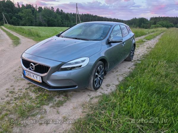 Pelēks Volvo V40 2018 Tallina, ar dzinēja tilpumu 2.00 L un nobraukumu 257 tūkst. km par 9990 €, foto 7 vietnē AUTOMOTO.COM.LV