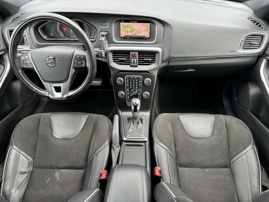 Pelēks Volvo V40 2018 Viļņa, ar dzinēja tilpumu 2.00 L un nobraukumu 199 tūkst. km par 12250 €, foto 4 vietnē AUTOMOTO.COM.LV
