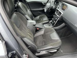 Pelēks Volvo V40 2018 Viļņa, ar dzinēja tilpumu 2.00 L un nobraukumu 199 tūkst. km par 12250 €, foto 5 vietnē AUTOMOTO.COM.LV