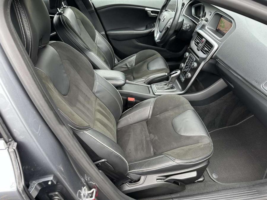 Pelēks Volvo V40 2018 Viļņa, ar dzinēja tilpumu 2.00 L un nobraukumu 199 tūkst. km par 12250 €, foto 5 vietnē AUTOMOTO.COM.LV