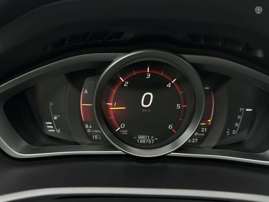 Pelēks Volvo V40 2018 Viļņa, ar dzinēja tilpumu 2.00 L un nobraukumu 199 tūkst. km par 12250 €, foto 8 vietnē AUTOMOTO.COM.LV