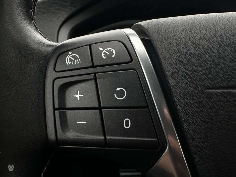 Pelēks Volvo V40 2018 Viļņa, ar dzinēja tilpumu 2.00 L un nobraukumu 199 tūkst. km par 12250 €, foto 9 vietnē AUTOMOTO.COM.LV