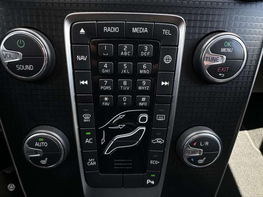 Pelēks Volvo V40 2018 Viļņa, ar dzinēja tilpumu 2.00 L un nobraukumu 199 tūkst. km par 12250 €, foto 15 vietnē AUTOMOTO.COM.LV