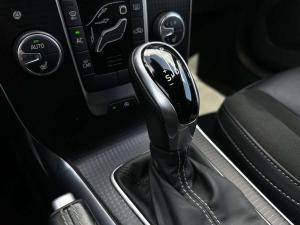 Pelēks Volvo V40 2018 Viļņa, ar dzinēja tilpumu 2.00 L un nobraukumu 199 tūkst. km par 12250 €, foto 16 vietnē AUTOMOTO.COM.LV