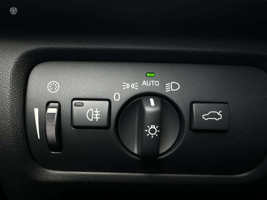 Pelēks Volvo V40 2018 Viļņa, ar dzinēja tilpumu 2.00 L un nobraukumu 199 tūkst. km par 12250 €, foto 17 vietnē AUTOMOTO.COM.LV
