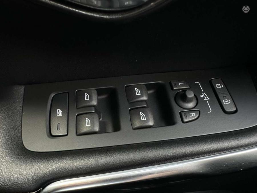 Pelēks Volvo V40 2018 Viļņa, ar dzinēja tilpumu 2.00 L un nobraukumu 199 tūkst. km par 12250 €, foto 18 vietnē AUTOMOTO.COM.LV