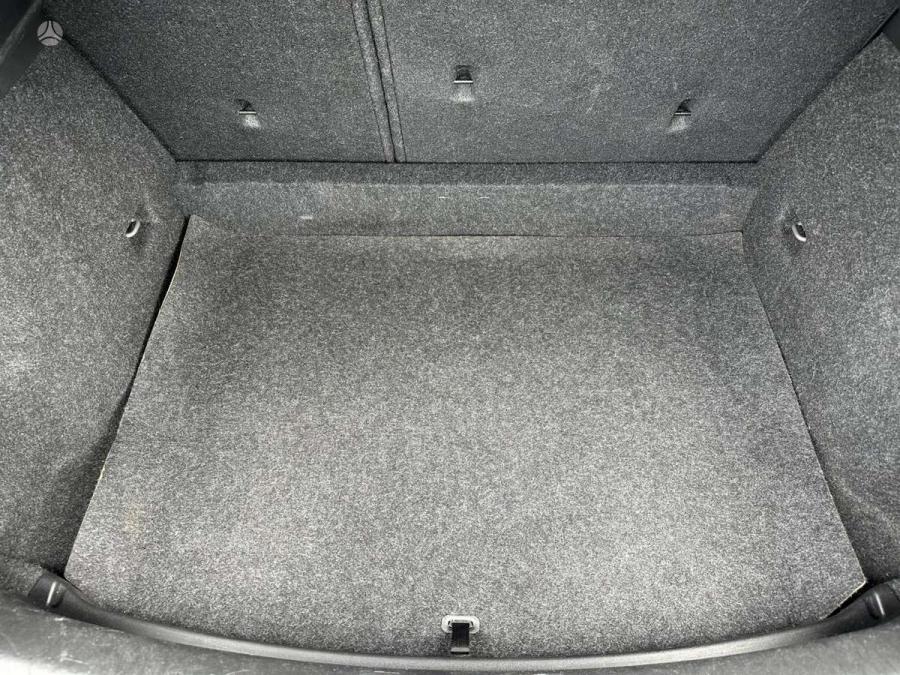 Pelēks Volvo V40 2018 Viļņa, ar dzinēja tilpumu 2.00 L un nobraukumu 199 tūkst. km par 12250 €, foto 19 vietnē AUTOMOTO.COM.LV
