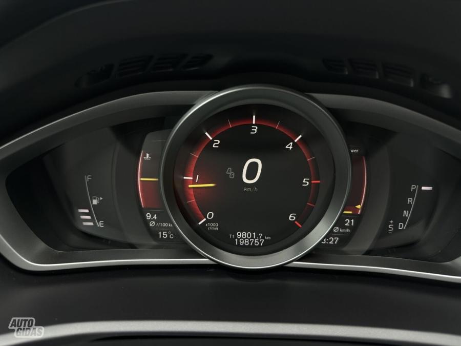 Серый Вольво В40 2018 в Авиженяй, объемом двигателя 2.00 л и пробегом 199 тыс. км за 12250 €, фото 8 на AUTOMOTO.COM.LV