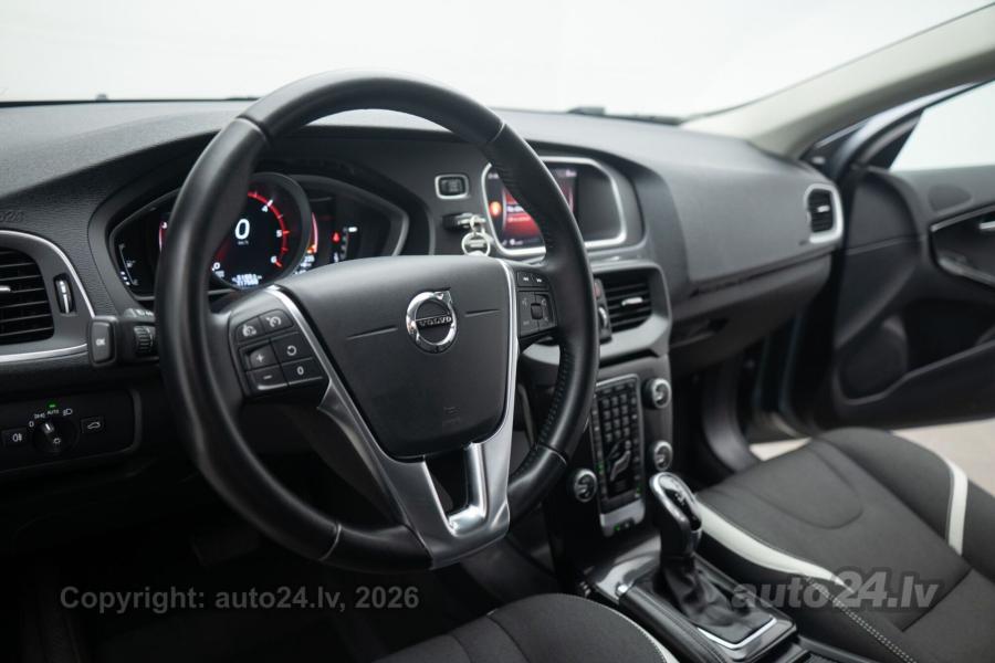 Grey Volvo V40 2018 in Tallinn, with an engine capacity of 2.00 L and mileage of 218 thousand km for 11999 €, photo 8 on AUTOMOTO.COM.LV