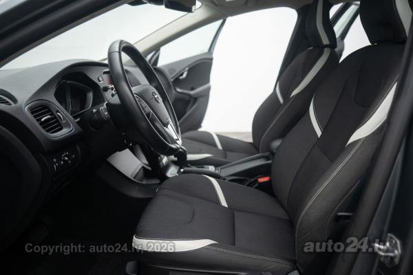 Grey Volvo V40 2018 in Tallinn, with an engine capacity of 2.00 L and mileage of 218 thousand km for 11999 €, photo 8 on AUTOMOTO.COM.LV