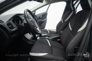 Grey Volvo V40 2018 in Tallinn, with an engine capacity of 2.00 L and mileage of 218 thousand km for 11999 €, photo 9 on AUTOMOTO.COM.LV