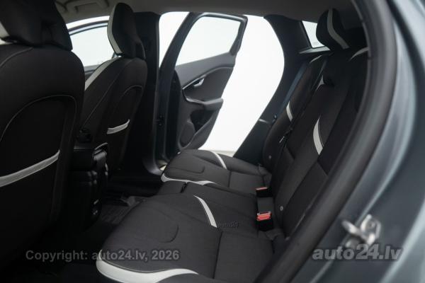 Grey Volvo V40 2018 in Tallinn, with an engine capacity of 2.00 L and mileage of 218 thousand km for 11999 €, photo 9 on AUTOMOTO.COM.LV