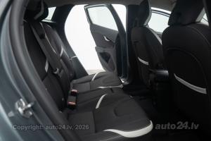 Grey Volvo V40 2018 in Tallinn, with an engine capacity of 2.00 L and mileage of 218 thousand km for 11999 €, photo 11 on AUTOMOTO.COM.LV