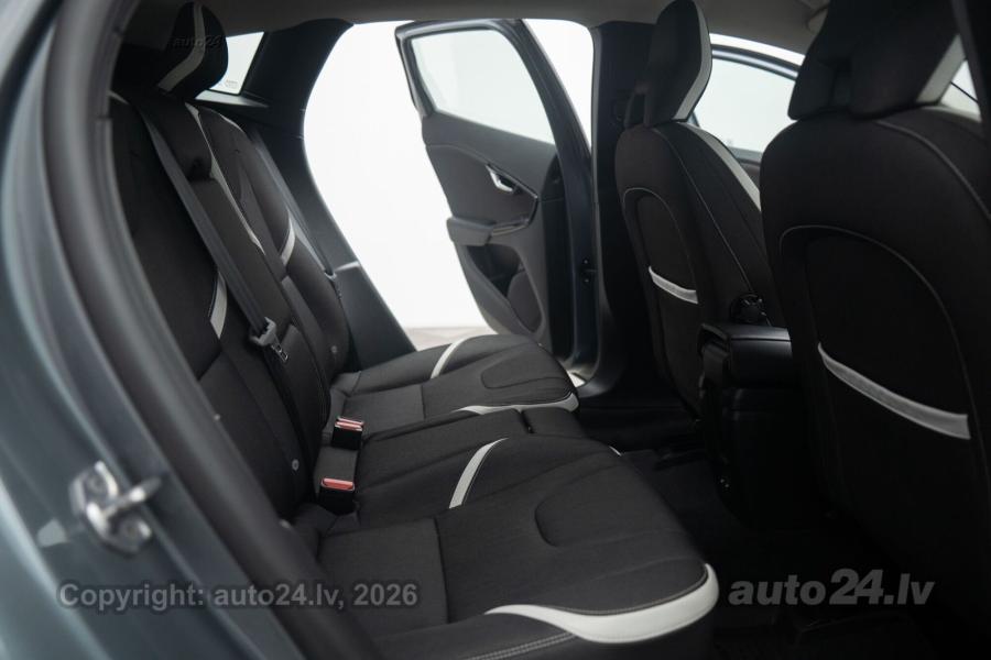 Grey Volvo V40 2018 in Tallinn, with an engine capacity of 2.00 L and mileage of 218 thousand km for 11999 €, photo 11 on AUTOMOTO.COM.LV