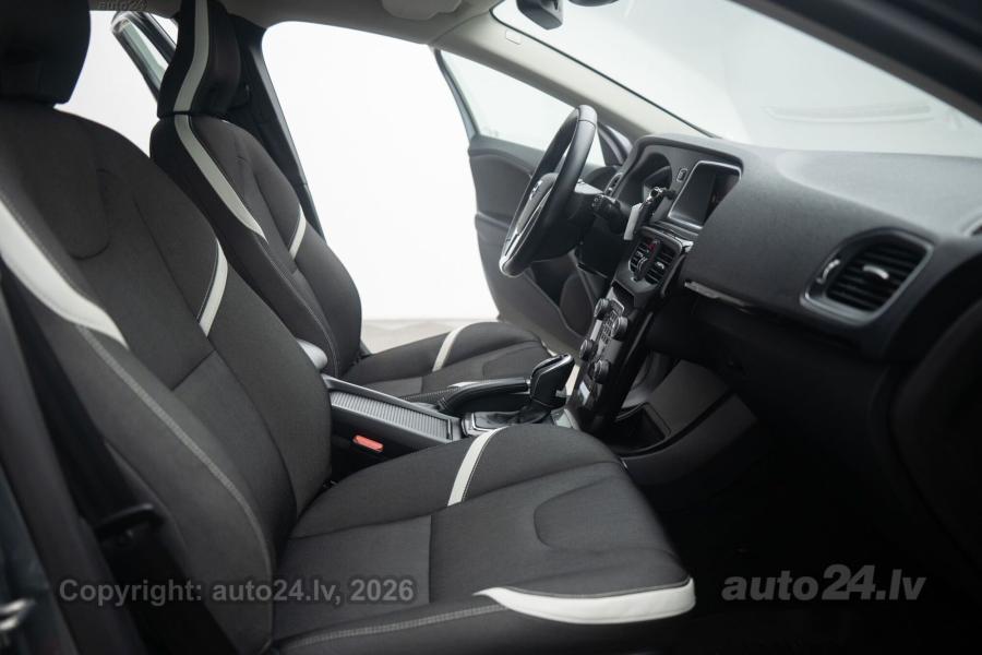 Grey Volvo V40 2018 in Tallinn, with an engine capacity of 2.00 L and mileage of 218 thousand km for 11999 €, photo 12 on AUTOMOTO.COM.LV