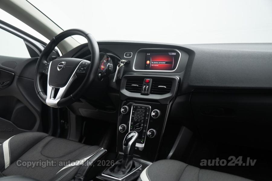 Grey Volvo V40 2018 in Tallinn, with an engine capacity of 2.00 L and mileage of 218 thousand km for 11999 €, photo 13 on AUTOMOTO.COM.LV