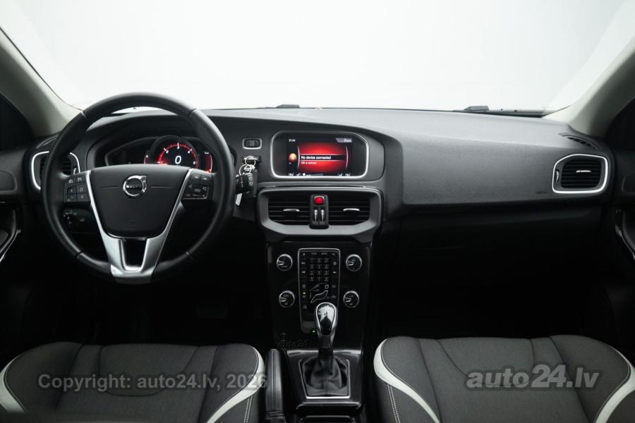 Grey Volvo V40 2018 in Tallinn, with an engine capacity of 2.00 L and mileage of 218 thousand km for 11999 €, photo 14 on AUTOMOTO.COM.LV