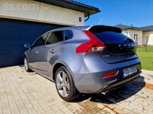 Pelēks Volvo V40 2018 Rīga, ar dzinēja tilpumu 2.00 L un nobraukumu 148 tūkst. km par 9600 €, foto 4 vietnē AUTOMOTO.COM.LV