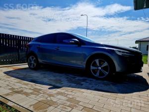 Pelēks Volvo V40 2018 Rīga, ar dzinēja tilpumu 2.00 L un nobraukumu 148 tūkst. km par 9600 €, foto 5 vietnē AUTOMOTO.COM.LV