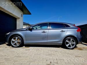 Pelēks Volvo V40 2018 Rīga, ar dzinēja tilpumu 2.00 L un nobraukumu 148 tūkst. km par 9600 €, foto 6 vietnē AUTOMOTO.COM.LV