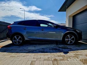 Pelēks Volvo V40 2018 Rīga, ar dzinēja tilpumu 2.00 L un nobraukumu 148 tūkst. km par 9600 €, foto 7 vietnē AUTOMOTO.COM.LV